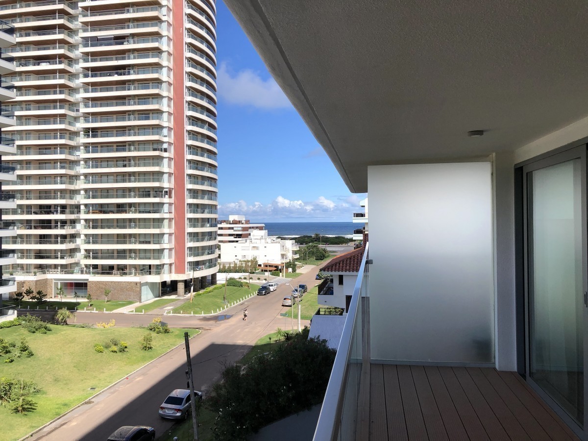 Apartamento en venta en Edificio Chronos de Punta del Este, a pasos del mar. - Ref:2800 - Blue Prop